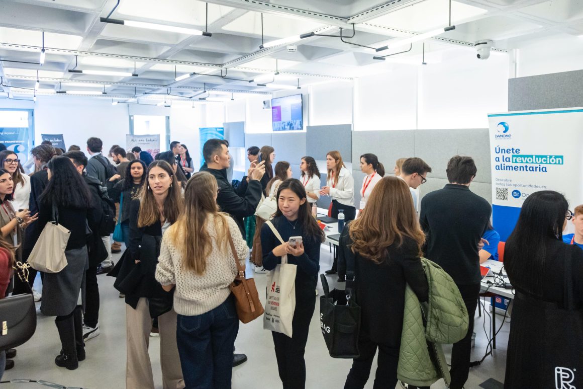 65 empresas y más de 100 profesionales acuden a las UPF-BSM para captar ...